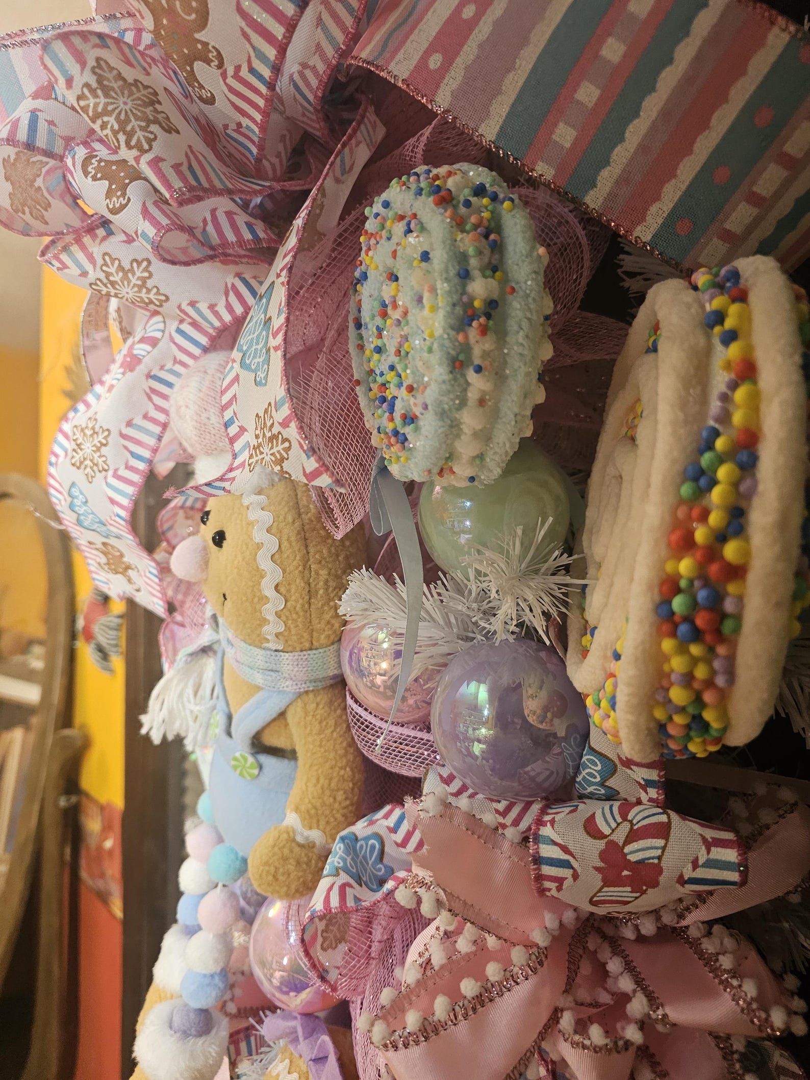 Pastel Gingerbread 4ft Swag/ With Matching Ribbon and Ornaments ...