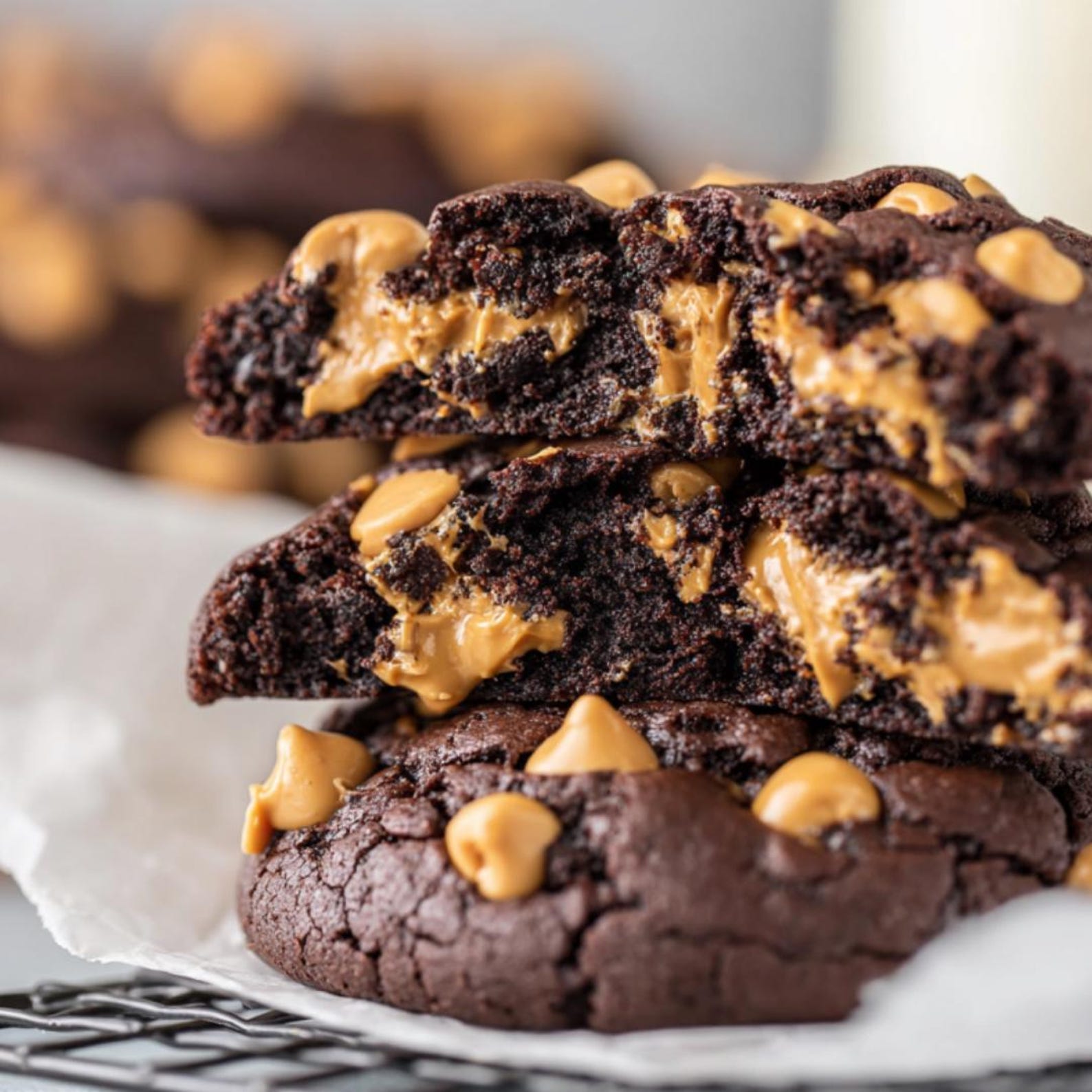 BEST RECIPE of Levain Bakery Chocolate Peanut Butter Chip Cookies ...