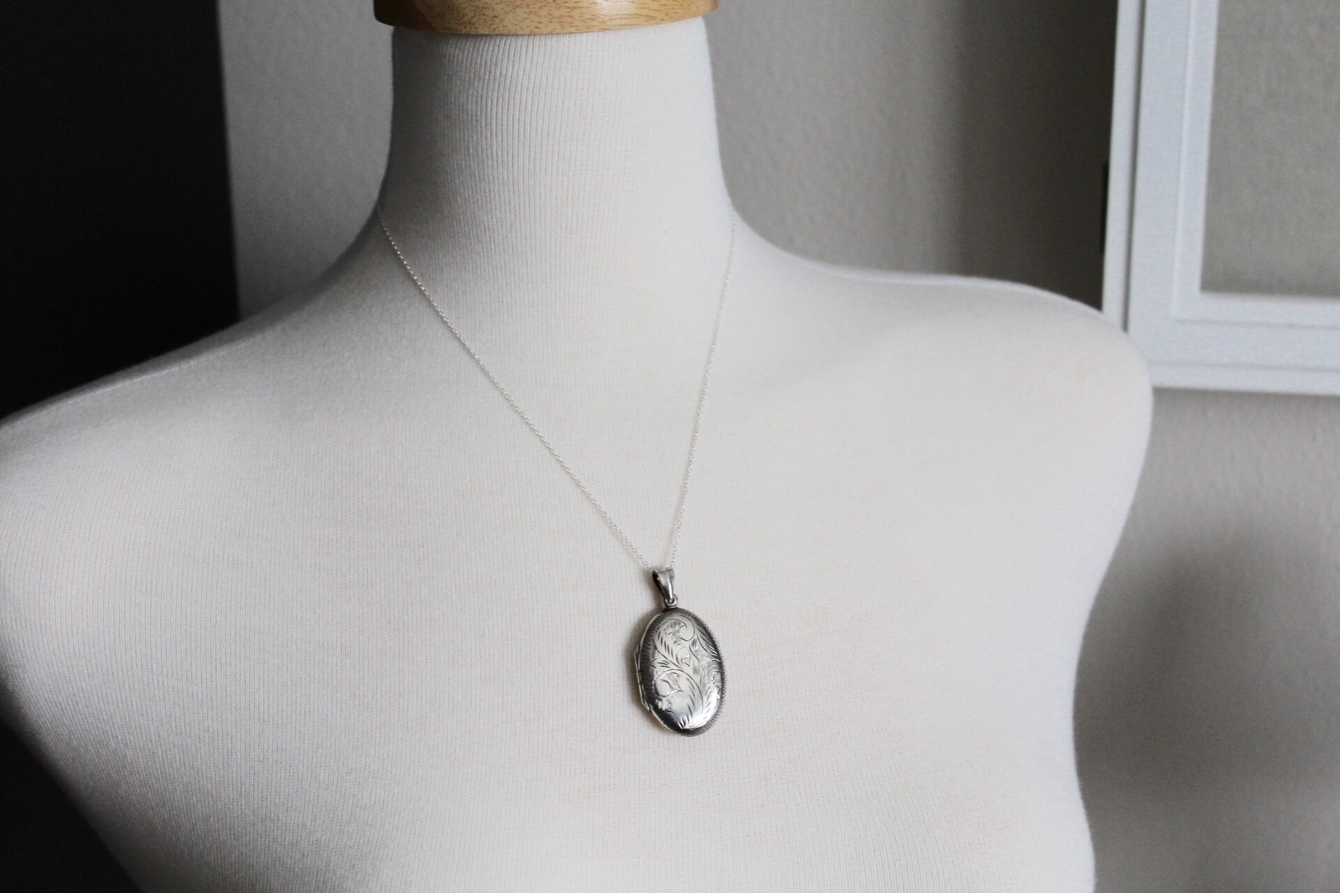 Large Vintage Oval Sterling Silver Locket Sterling Silver - Etsy