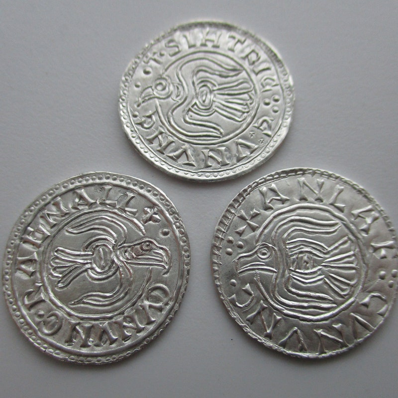 Artifact Raven - Etsy