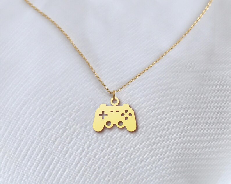 Retro Game Controller Necklace – Gamer Gift Idea – Geeky Jewelry With ...