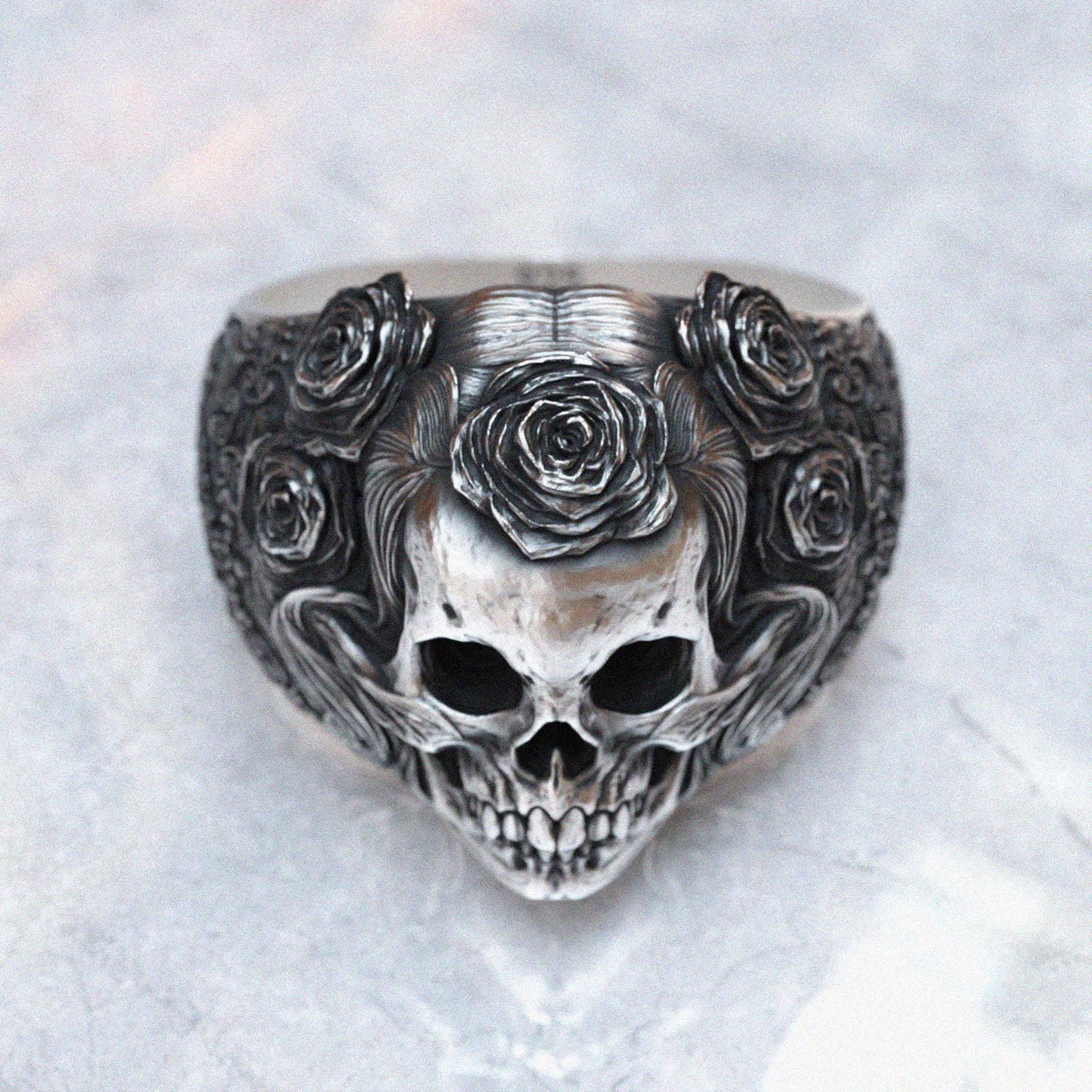 Anillo de calavera con rosa, hecho a mano en plata de ley 925, diseño ...