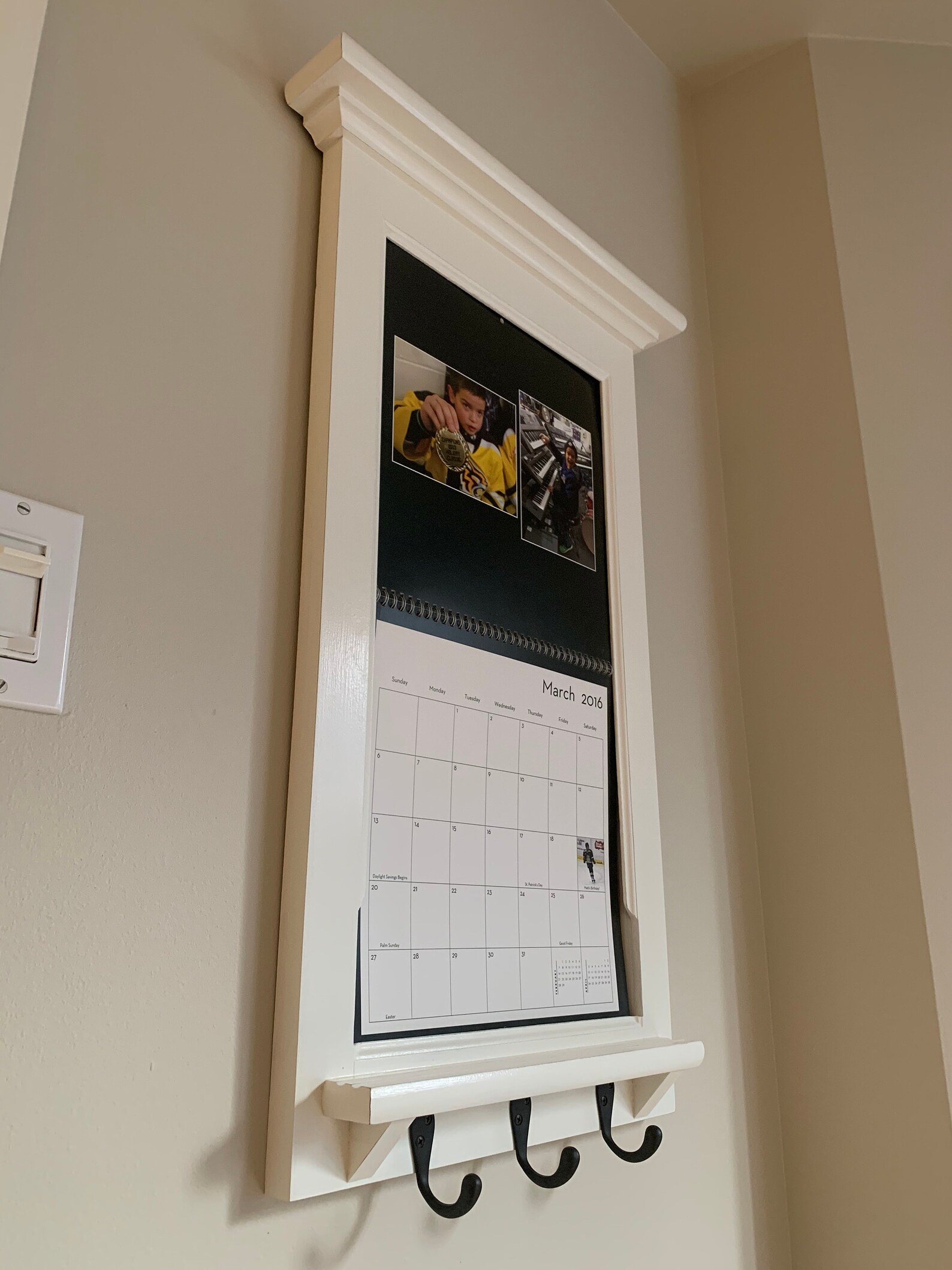 Shutterfly Calendar Frame Family Organizer Storage Shelf With Keyhooks ...