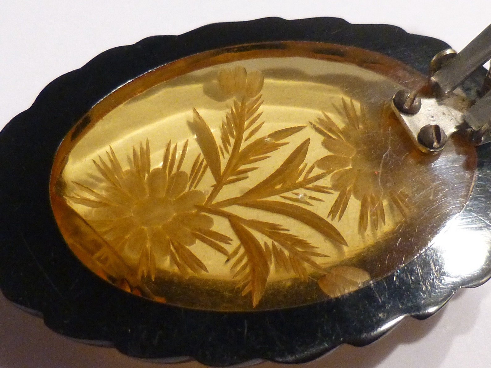 Bakelite Clip. Vintage Carved Laminated Two Tone Dress Clip. - Etsy