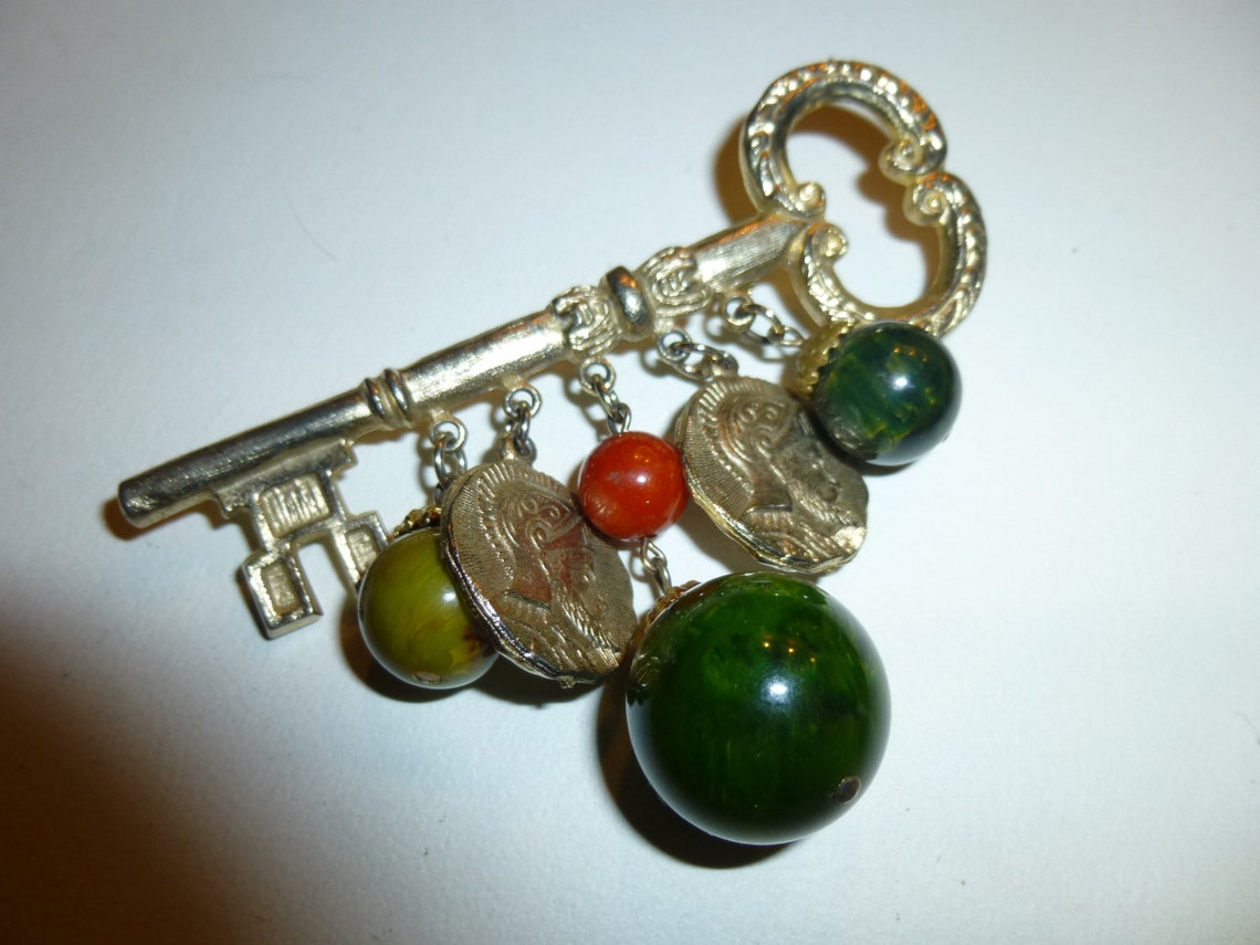 You Hold the Key to My Bakelite Heart. Vintage Dangle Bakelite - Etsy