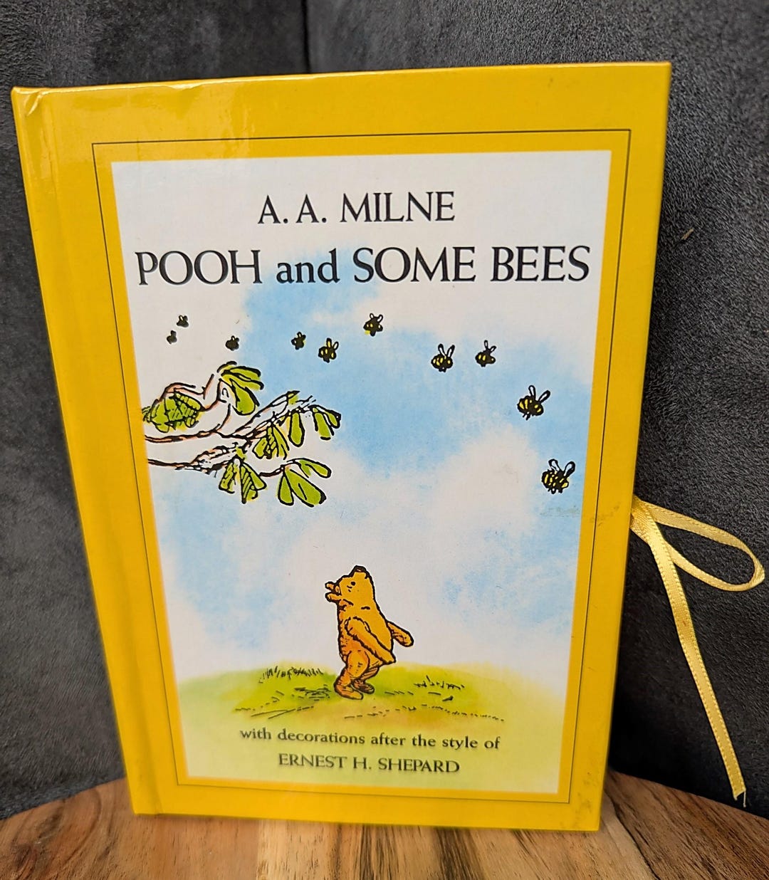 A.A. Milne pooh and Some Bees Carousel Pop-up Book - Etsy