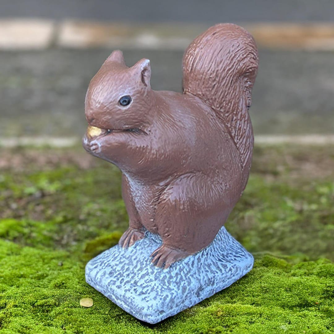 Garden Squirrel Sculpture Concrete Garden Figurine Outdoor Woodland ...