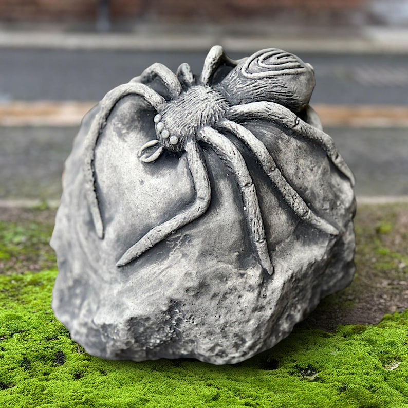 Concrete Spider Sculpture Creepy Garden Ornament Cement Spider Statue ...