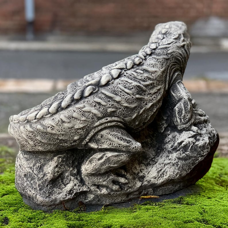 Amazing Lizard Garden Statue Concrete Reptile Sculpture Outdoor Lizard ...