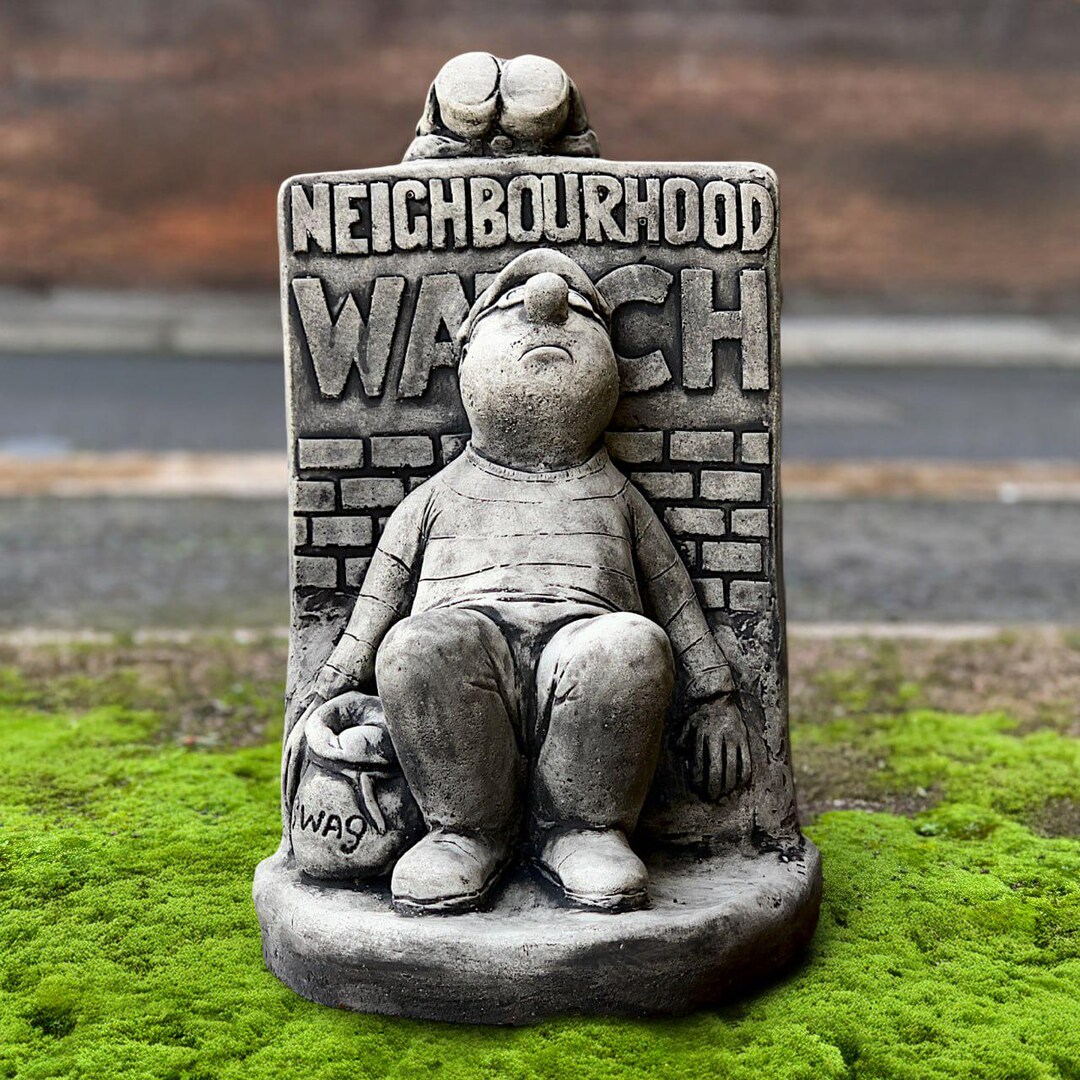 Neighbourhood Watch Statue Funny Garden Decoration Cement Yard Spy ...