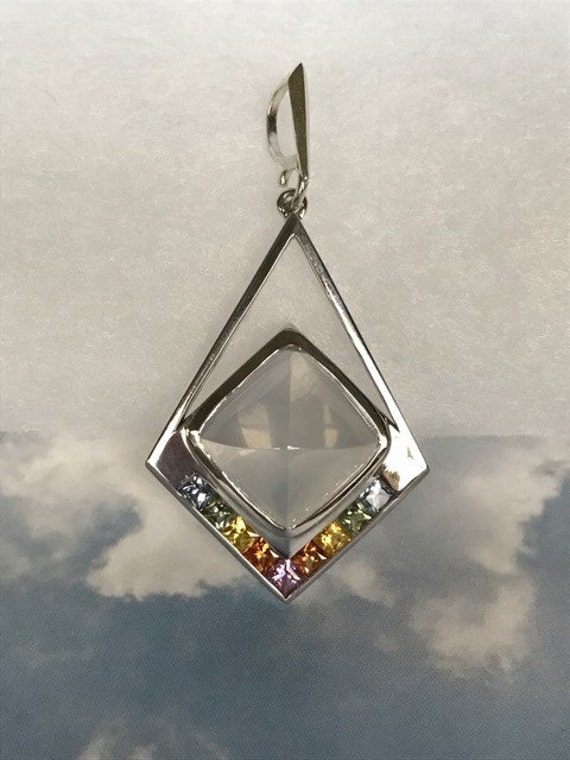 Pyramide Pendant - Etsy