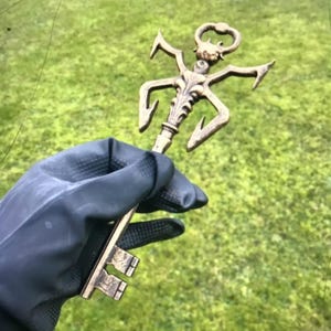 Resident Evil 4 Insignia Key From the Original Game - Resin Resident ...