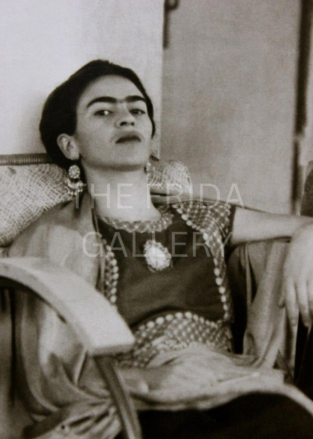 Frida Kahlo Resting on Chair Photo Print Frida Kahlo Art Print Decor Mexican Mexico Art Decor ...