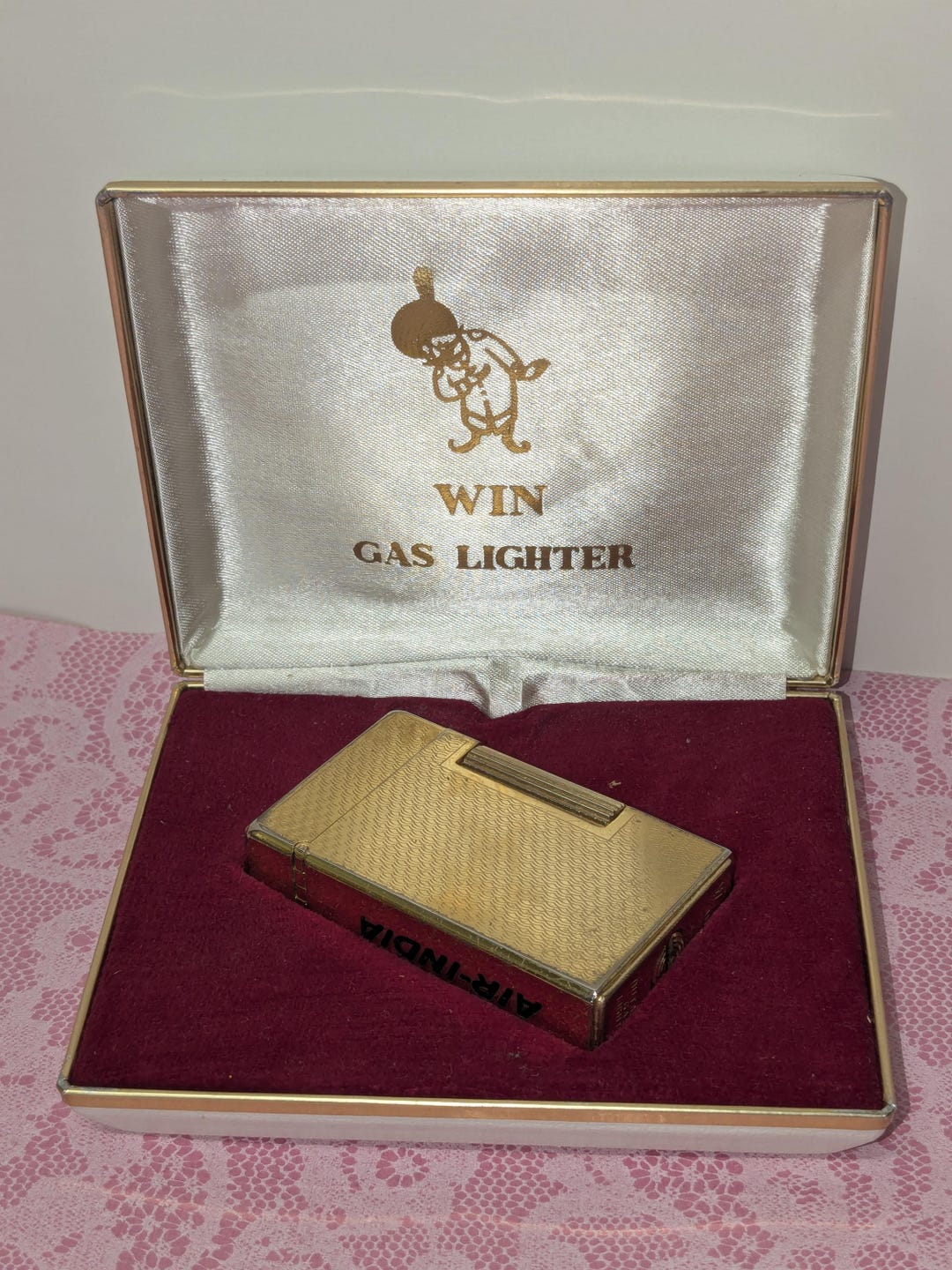 Vintage Collectible WIN 1100 Butane Gas Cigarette Lighter in Original ...