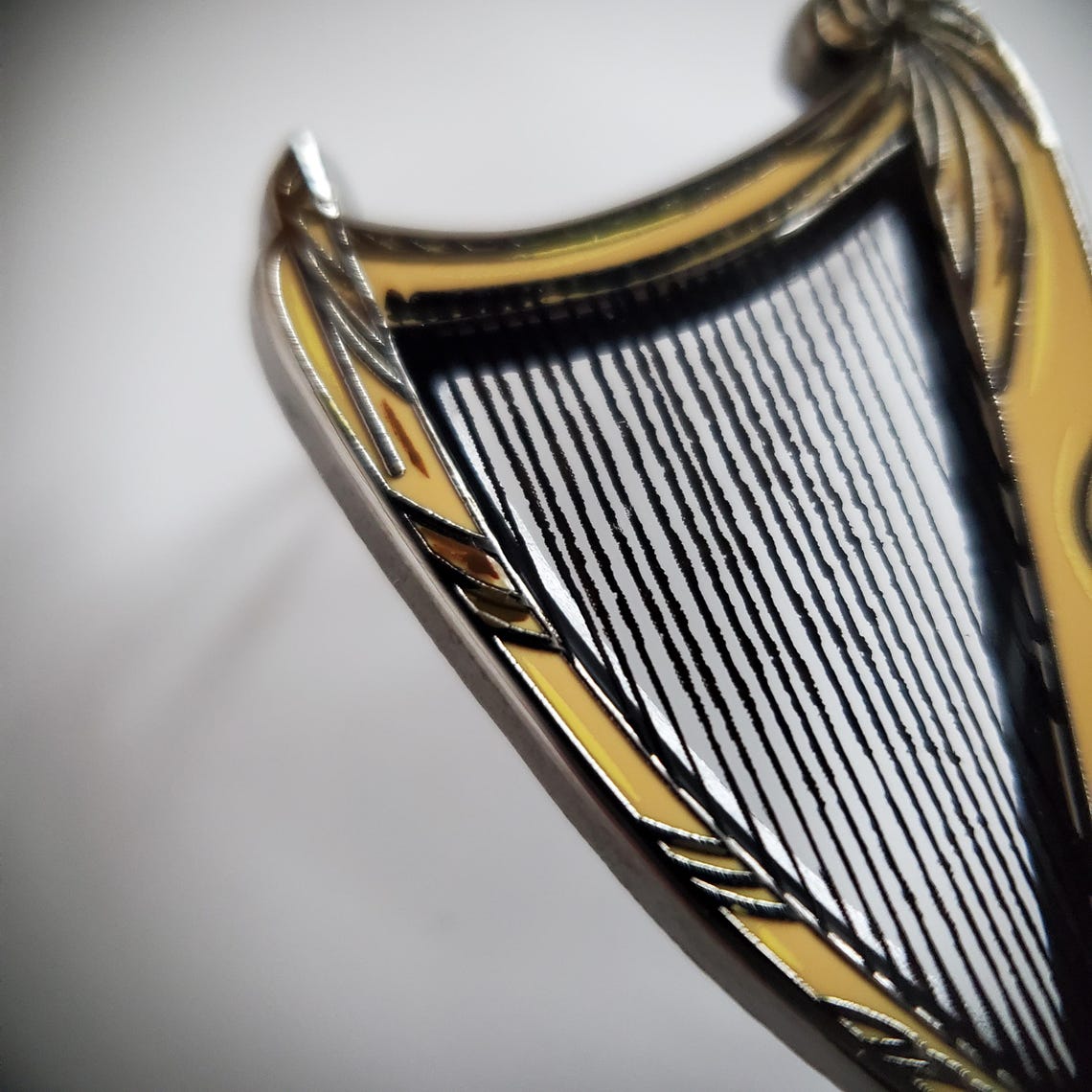 ACOTAR Dread Trove Harp 1.5" Enamel Pin - Etsy