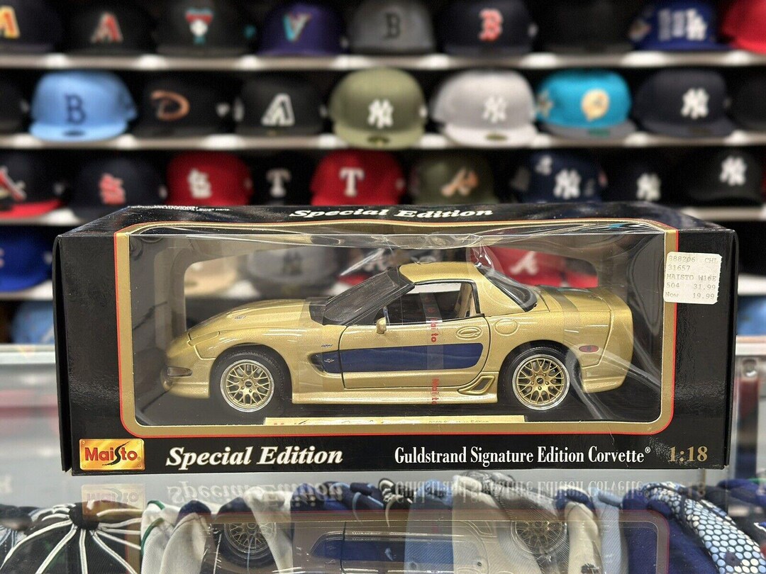 Chevy Corvette Guldstrand, Gold Maisto Signature 1/18 | New - Etsy