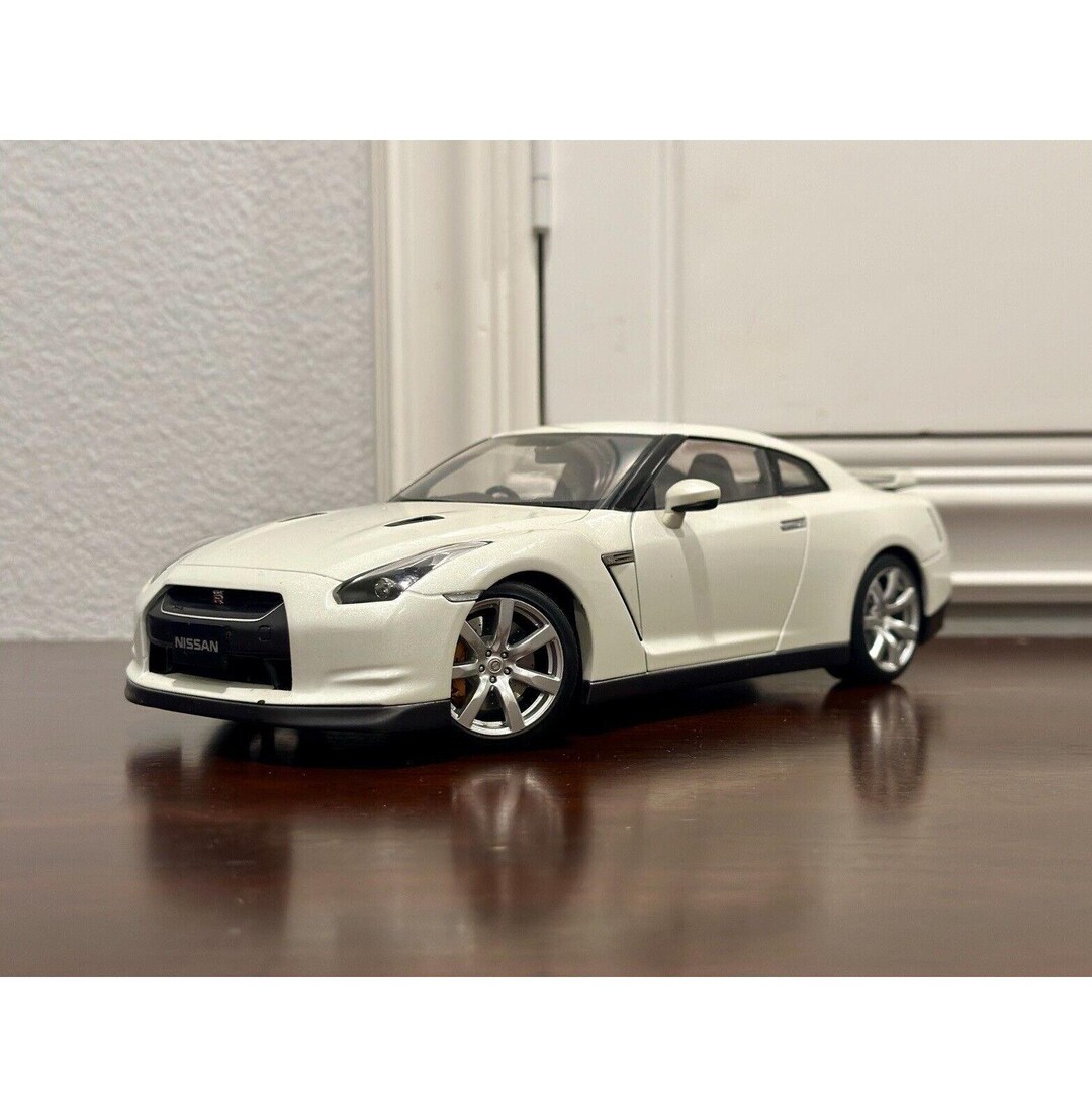 Nissan GTR (R35), Pearl White | Autoart 1/18 | Very Rare - Etsy