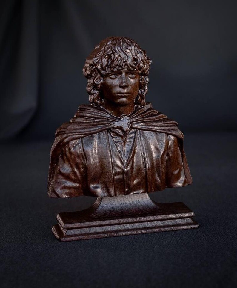 Frodo Baggins Wooden Statue: Lord of the Rings Beech Sculpture - Etsy