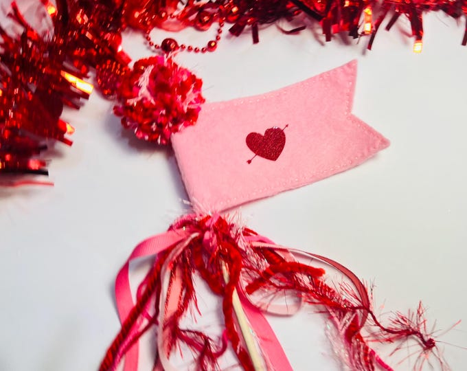 Red Heart Valentine’s Day Pennant Flag // Valentiens Day Pennant Flag ...