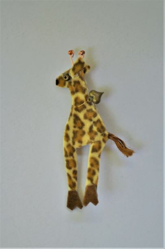 Gizelle the Giraffe Pin African animal Heart Brown | Etsy