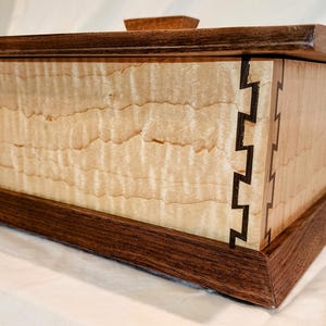 Maple and Walnut Double Dovetail Trinkets/keepsake Box - Etsy