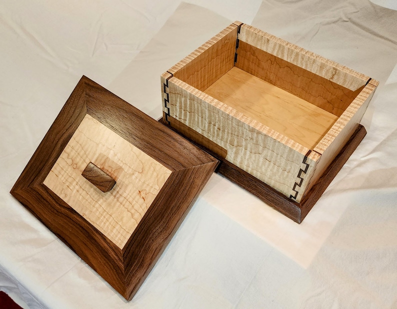 Maple and Walnut Double Dovetail Trinkets/keepsake Box - Etsy