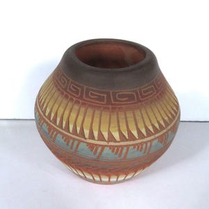 NAVAJO DINE Pottery,handmade,hand Painted,4 1/2" High,incised Patterns ...