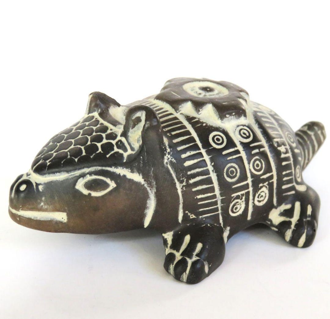 ANDES ARMADILLO FOLK Art,black Clay,hand Carved Animal,pachamana,peru ...