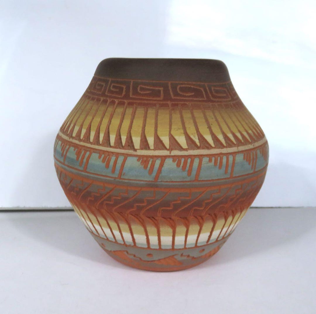 NAVAJO DINE Pottery,handmade,hand Painted,4 1/2" High,incised Patterns ...