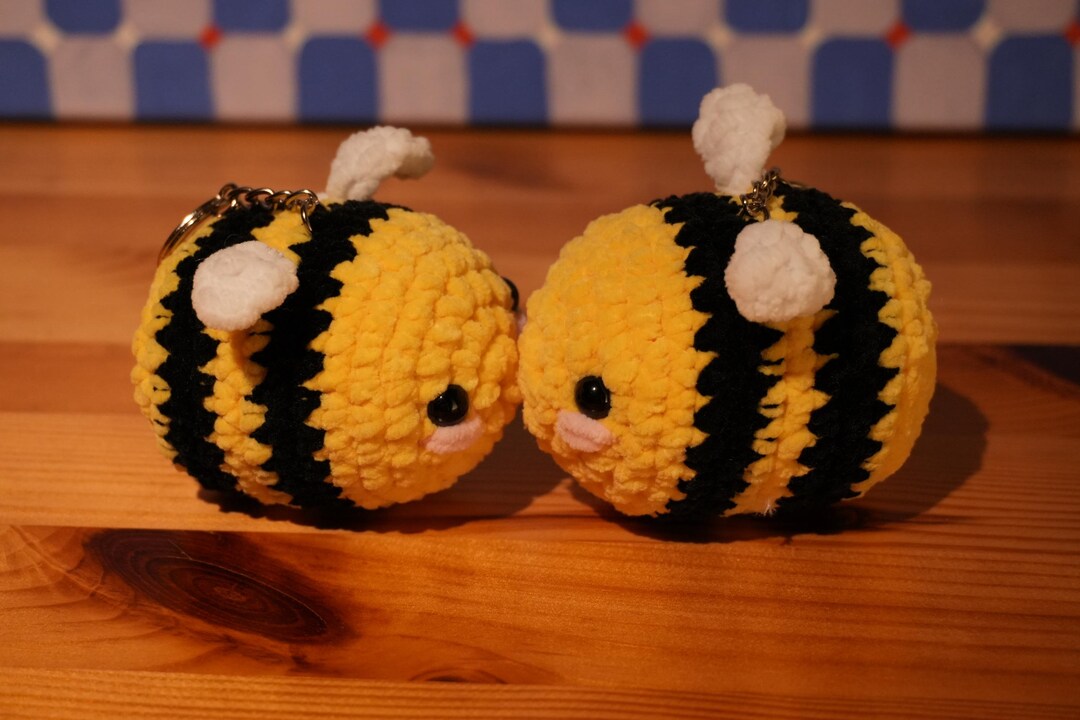 Crochet Kissing Bees Keychains Cute Handmade Magnetic Bees Keychains ...
