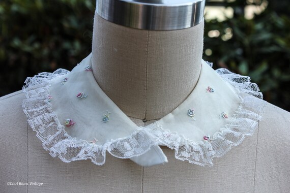 Diaphanous White Rainbow Floral Embroidered Lace Deta… - Gem