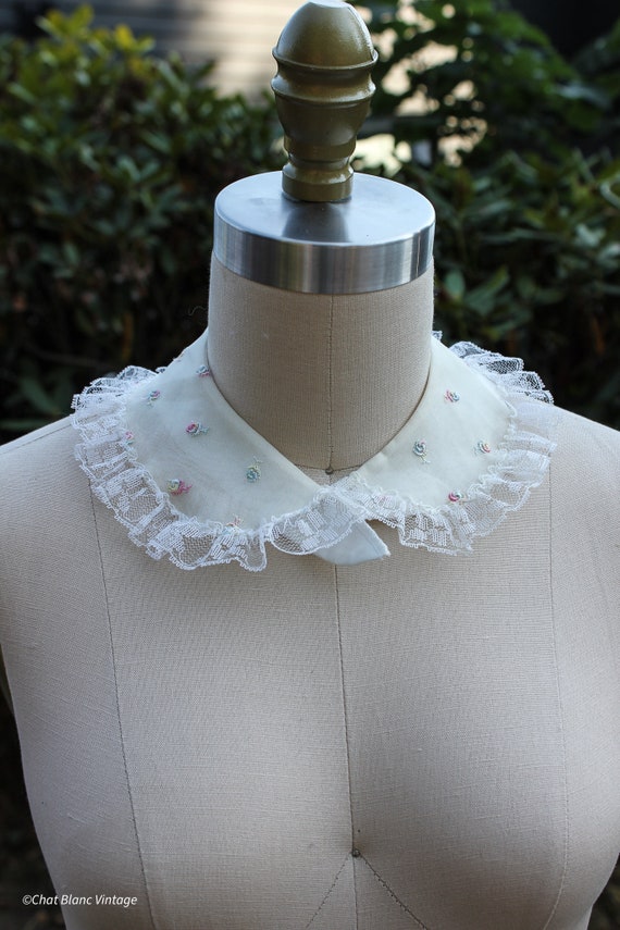 Diaphanous White Rainbow Floral Embroidered Lace Deta… - Gem