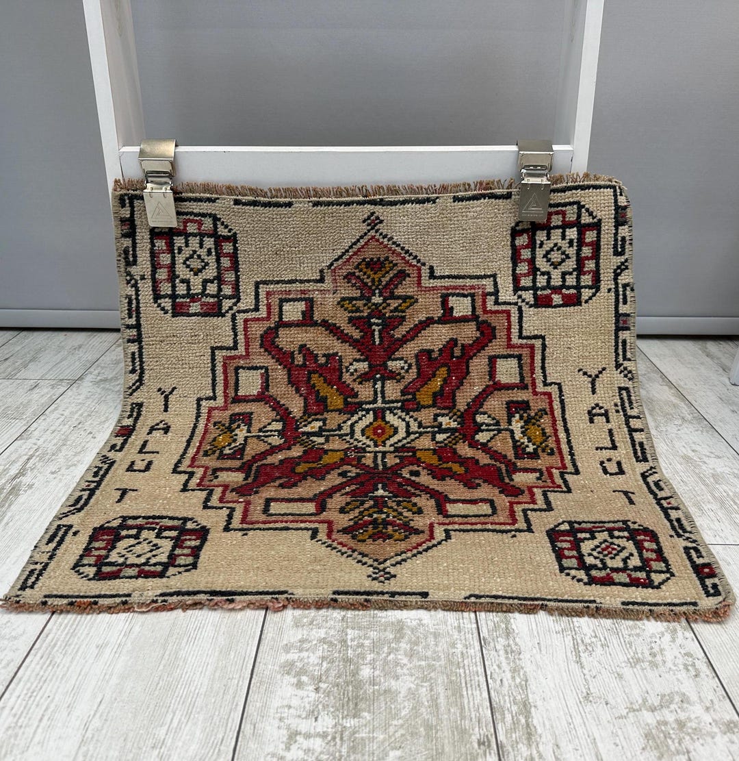 1x1 Floral Area Rug, 1x1 Small Bathroom Rug, Moroccan Rug, Small Wool ...
