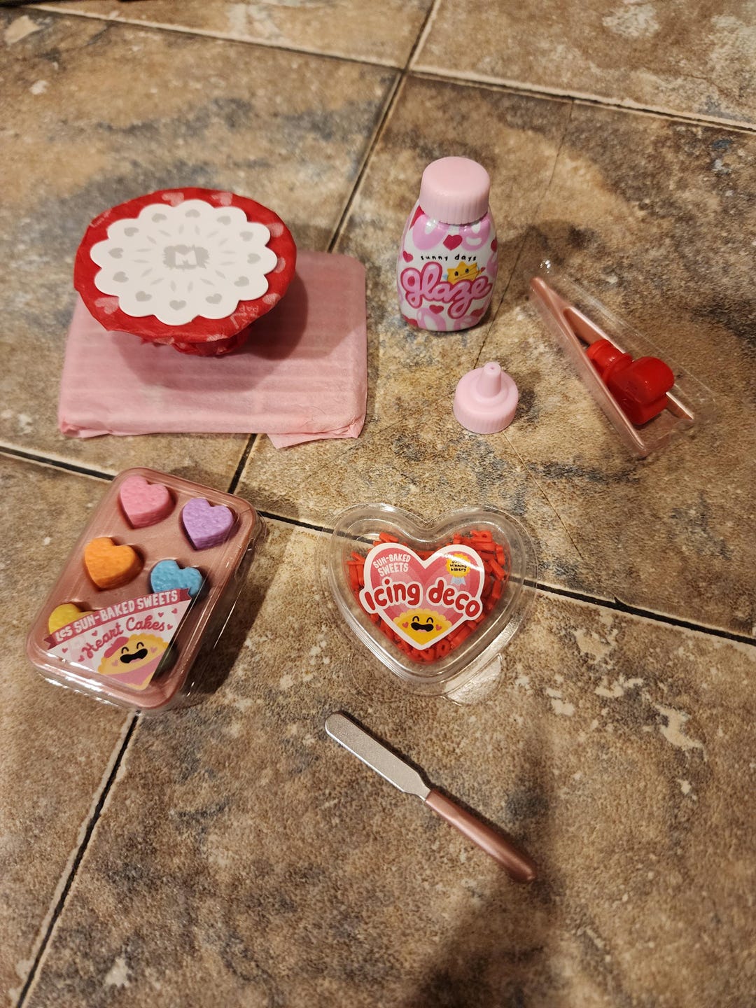 MGA Make It Mini Miniverse Valentine 2025 Conversation Heart Petite ...