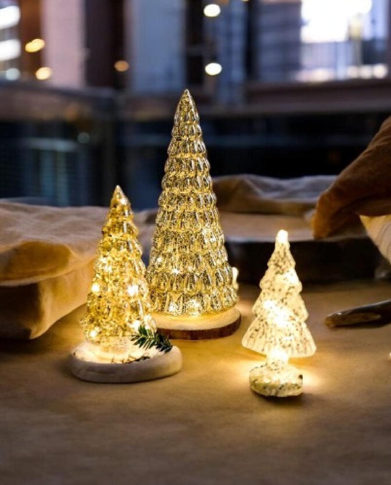 LED Light-up Glass Christmas Tree, Perfect Holiday Gift Elegant Decor ...