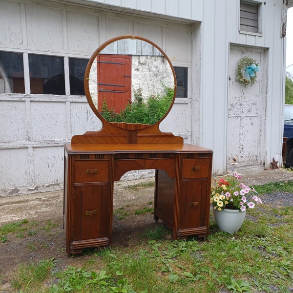 Vintage Vanity - Etsy