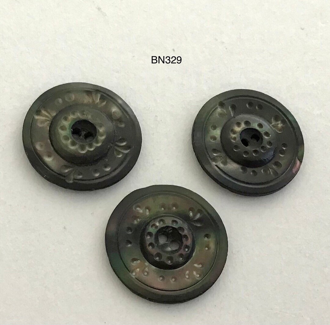 Vintage Carved Shell Button Set of 3 - Etsy
