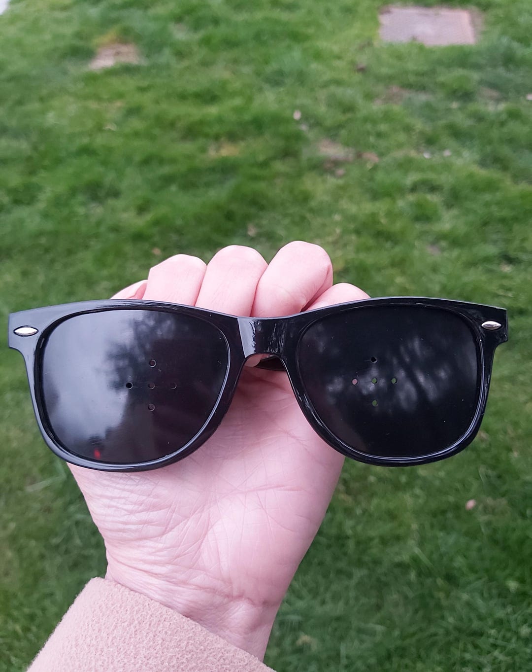 5-hole Pinhole Glasses / Reticular Glasses for Visual Training and Eye ...