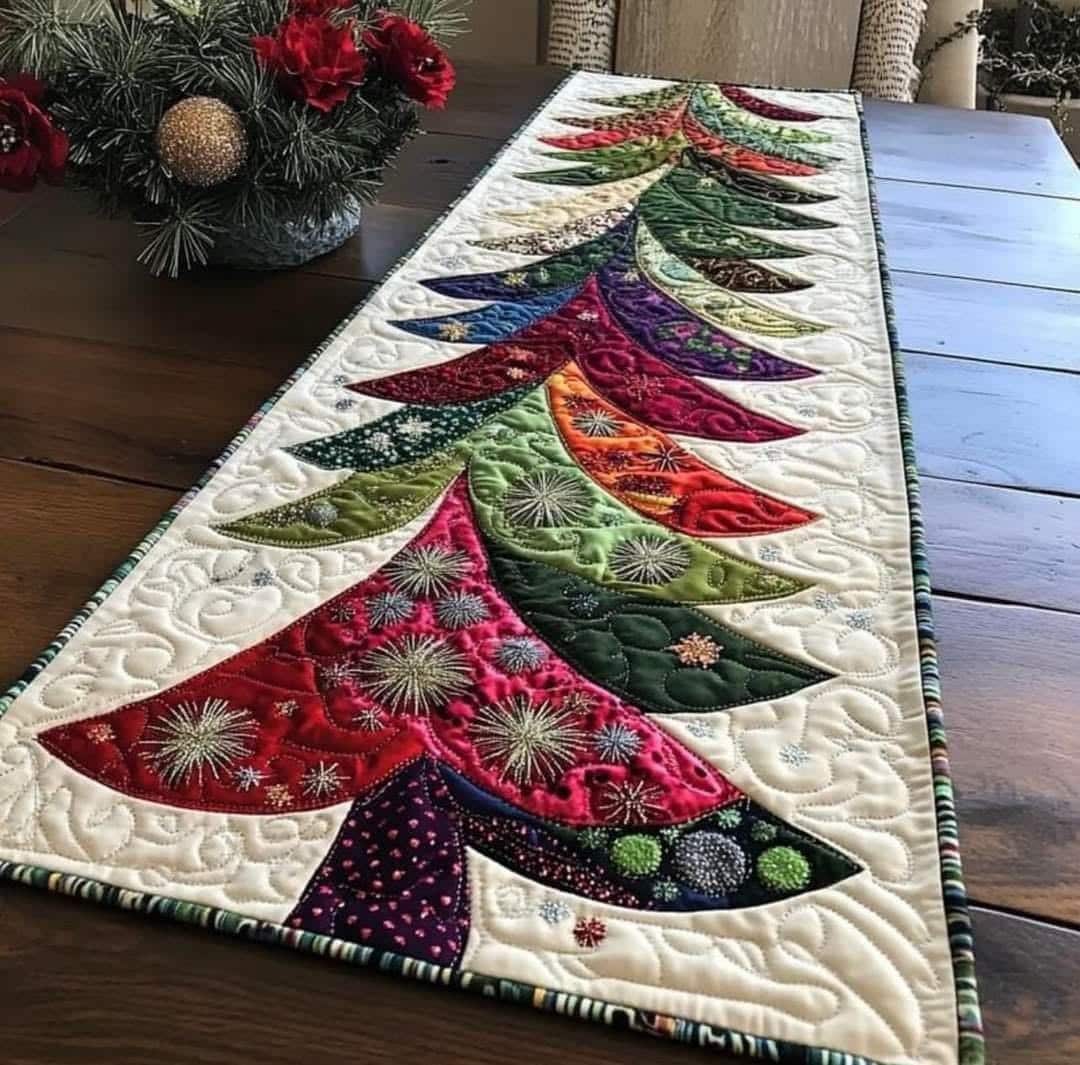Christmas Tree Table Runner Pattern: Holiday Glow Quilt (digital ...