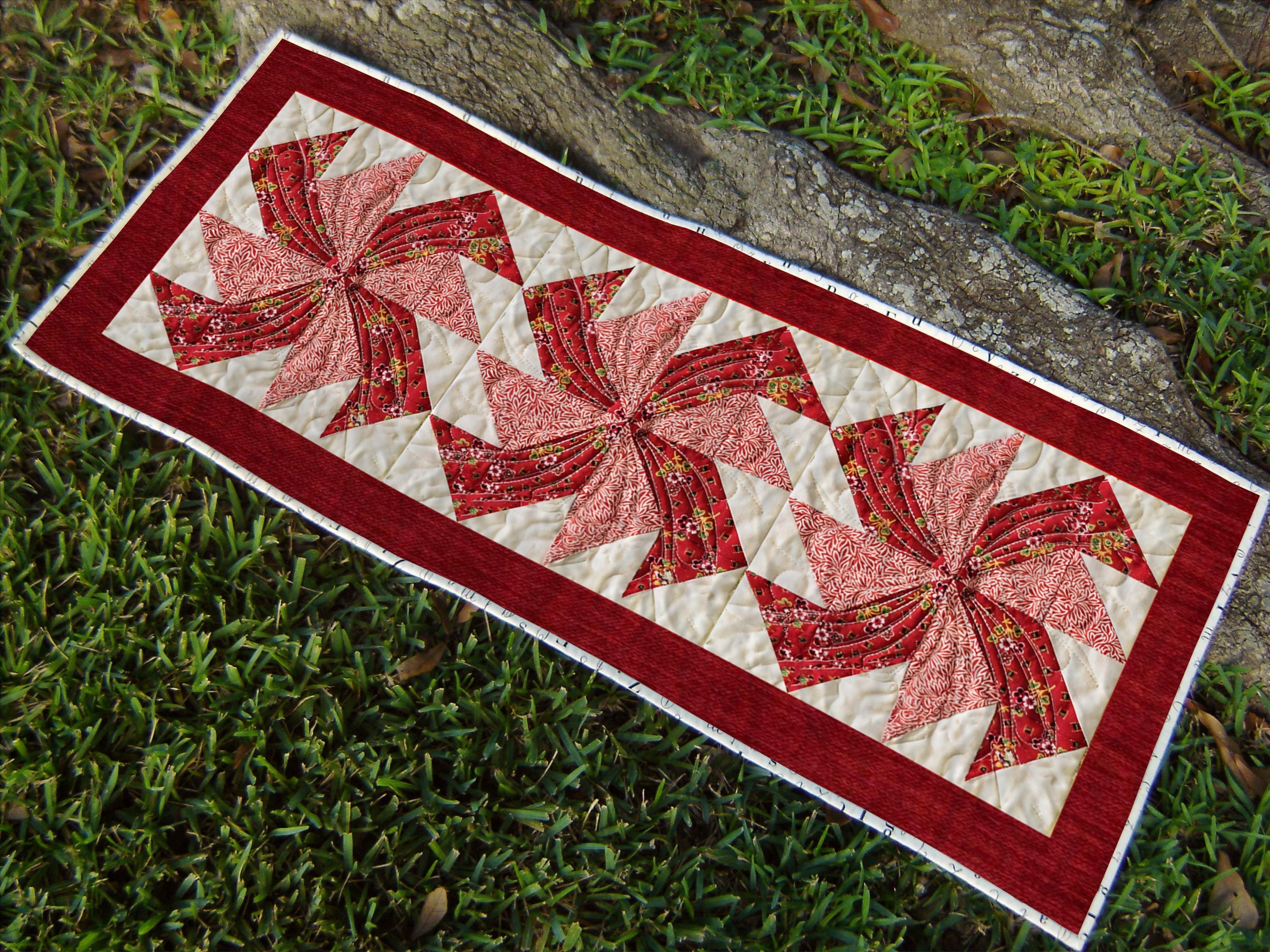 Peppermint Swirl Quilt Pattern: Printed Fabric Requirements, 16” X 40 ...
