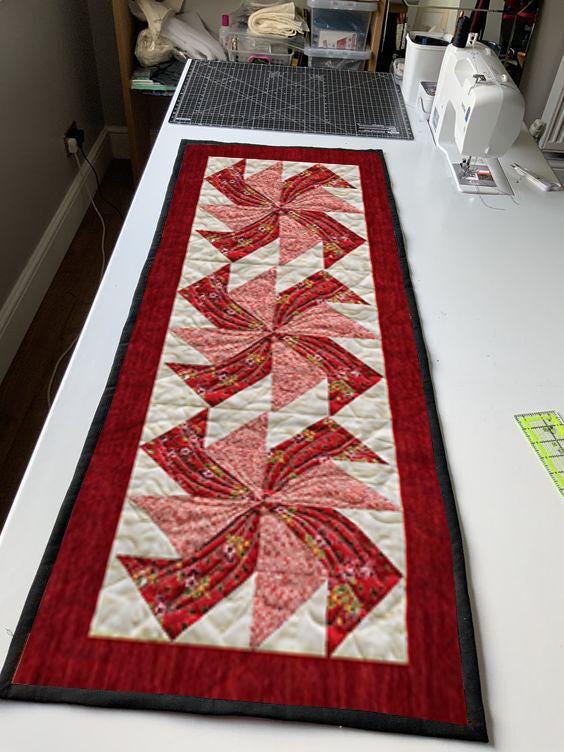 Peppermint Swirl Quilt Pattern: Printed Fabric Requirements, 16” X 40 ...