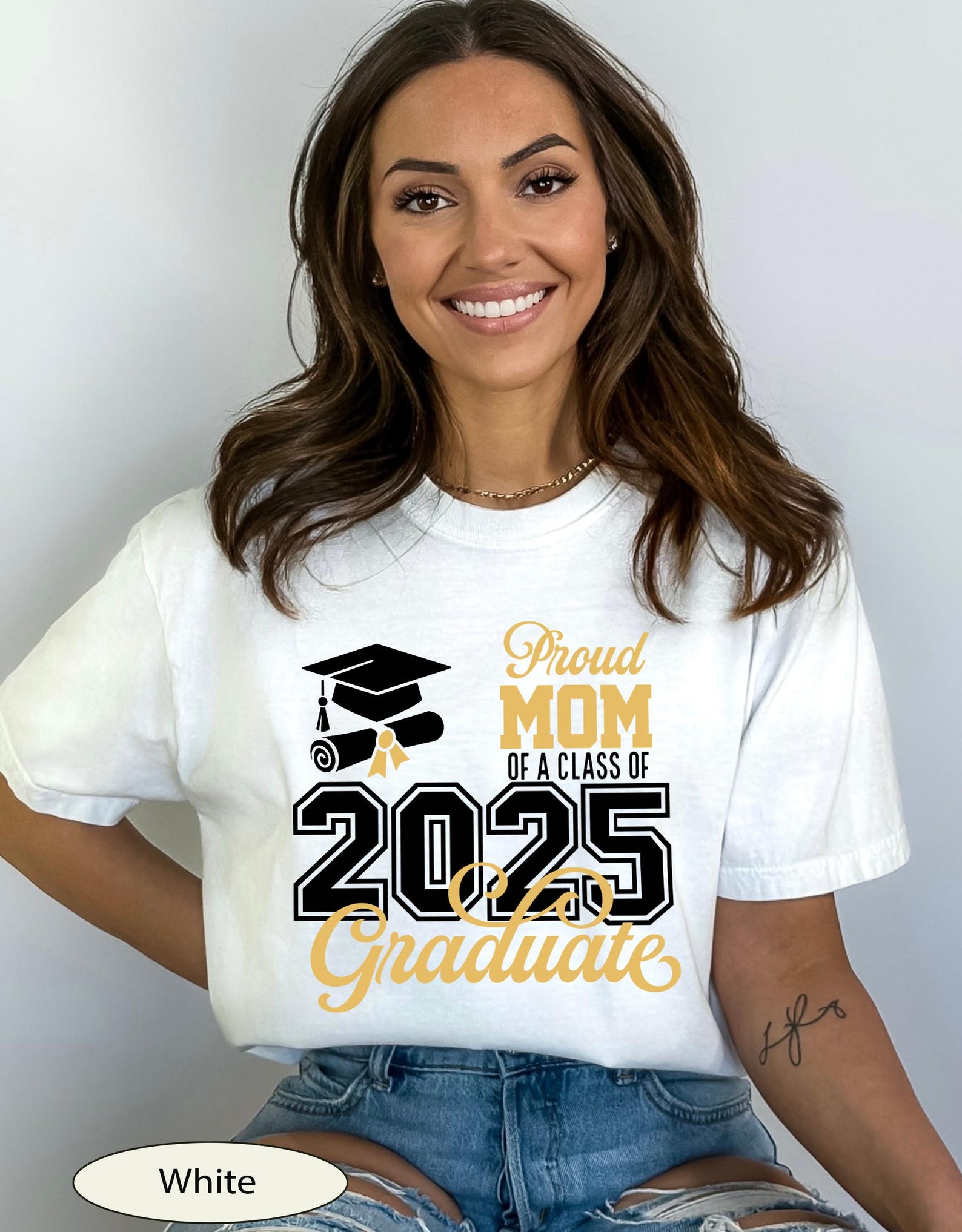 Custom Proud Mom of a Class 2025 Tshirt, Graduation Mom Tee, Mom Grad ...