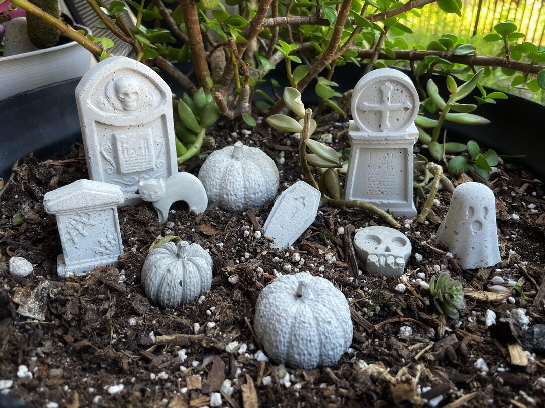 Set of 11 Concrete Terrarium Halloween Plants Cemetery Headstone RIP ...