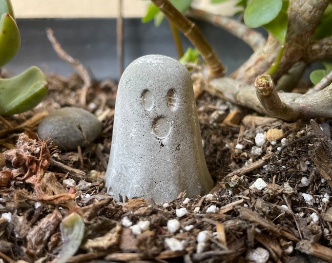 SMALL Ghost Garden Decoration Concrete Fairy Miniature Halloween Grave ...