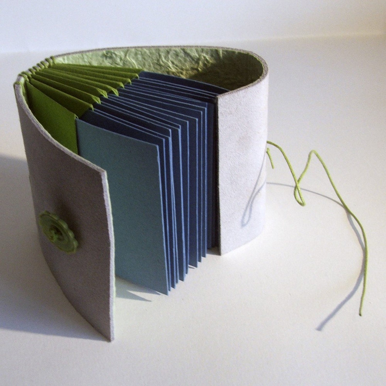 How to Make Hedi Kyle's Blizzard Book (with Leather Cover) E-book ...