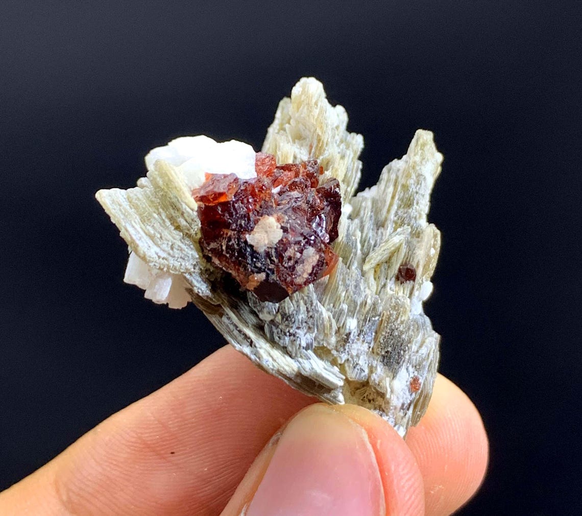 Etched Red Garnet on Star Mica From Pakistan - 19 Gram - Etsy