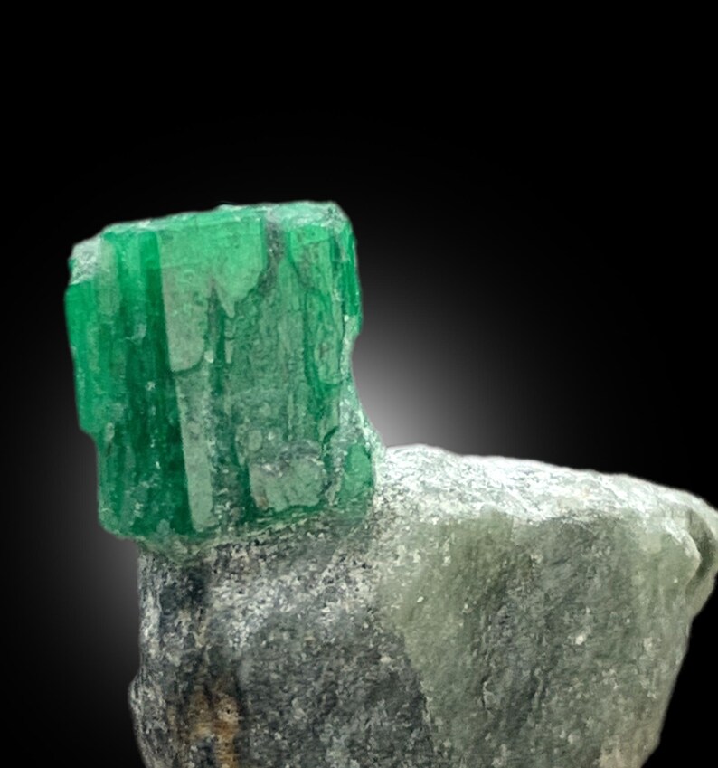 Emerald Specimen From Pakistan, Weight : 30.30 Cts - Etsy