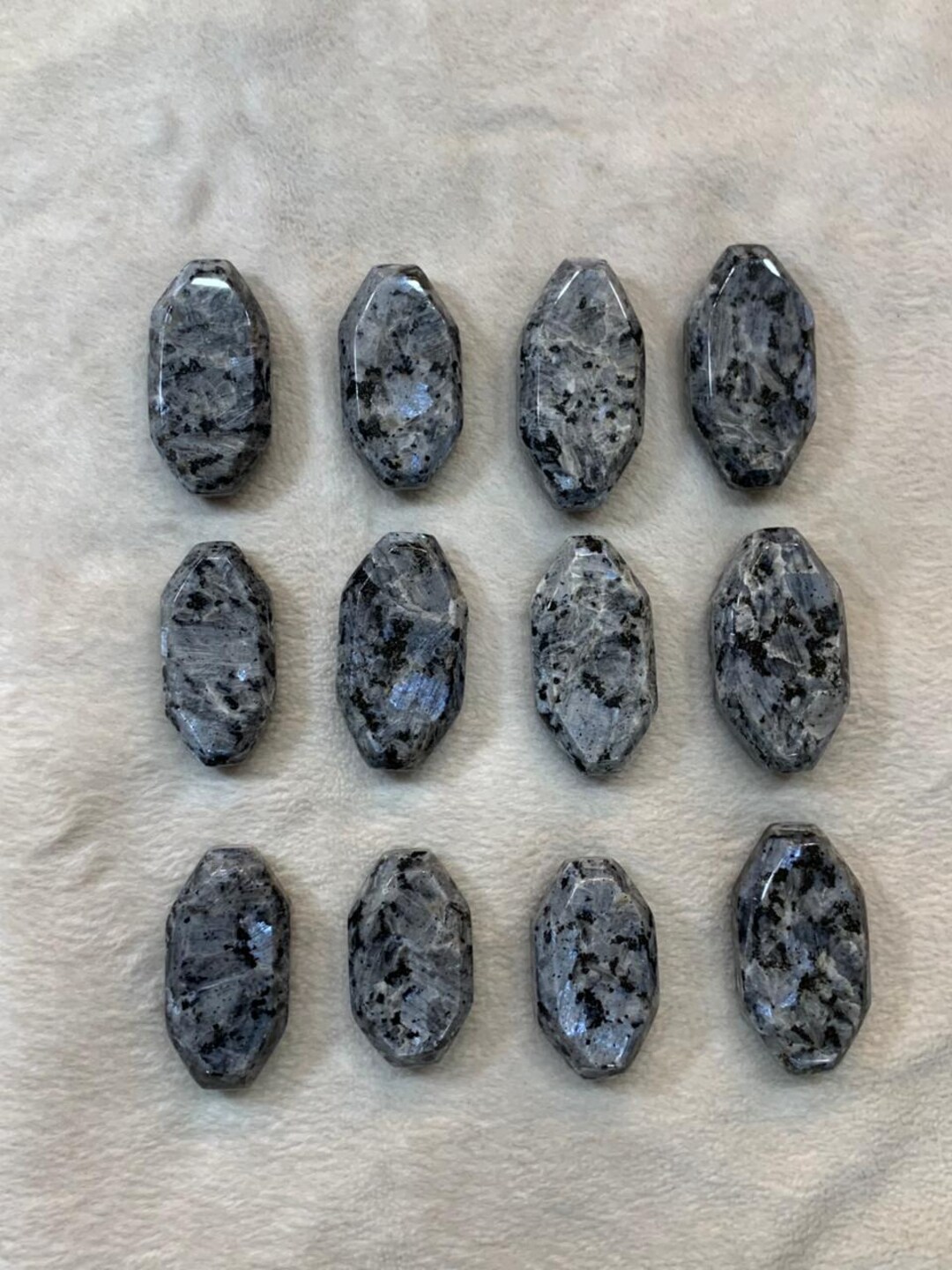 Larvikite Palms Shape From Afghanistan Weight 1kg Quantity:12 Pieces - Etsy