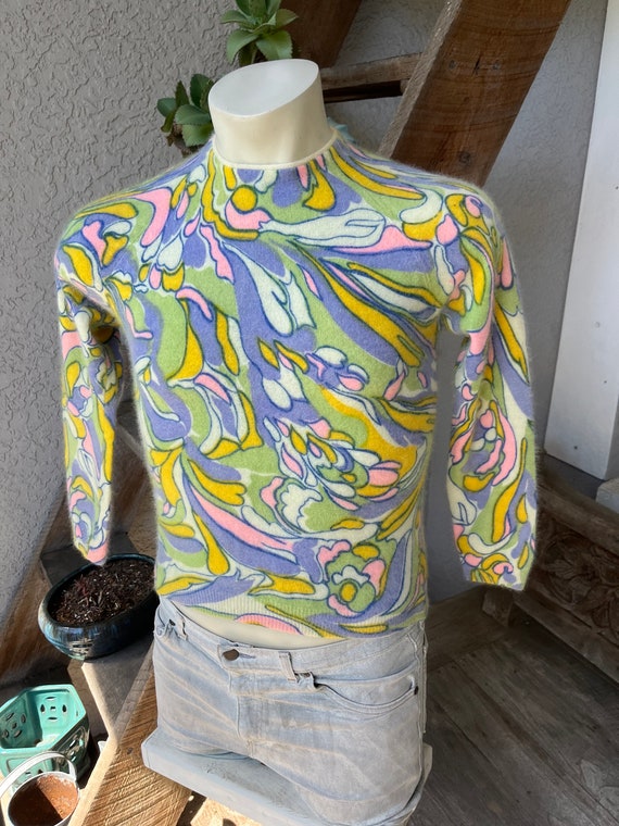 Psychedelic 1960s vintage wool and Angora sweater siz… - Gem