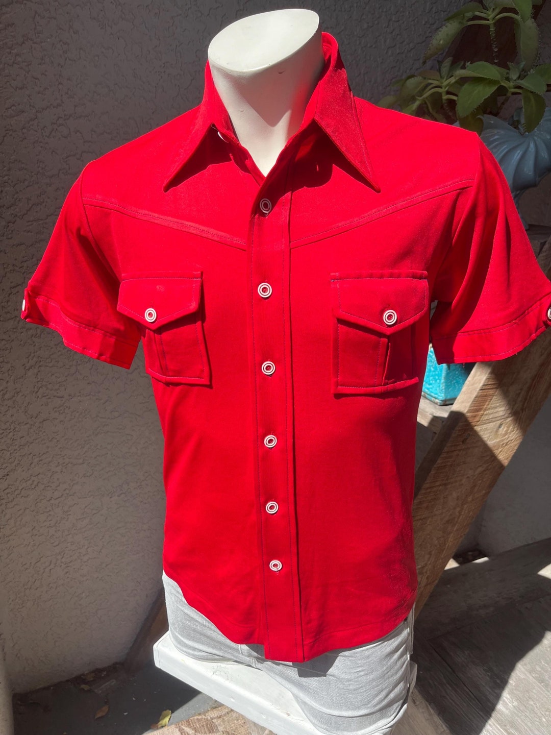 1970s Vintage Dagger Collar Red Polyester Short Sleeve Button up Date ...